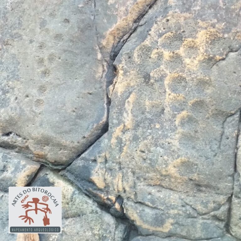 As pinturas rupestres de "pontinhos" das Sete Cidades, são frutos de ...
